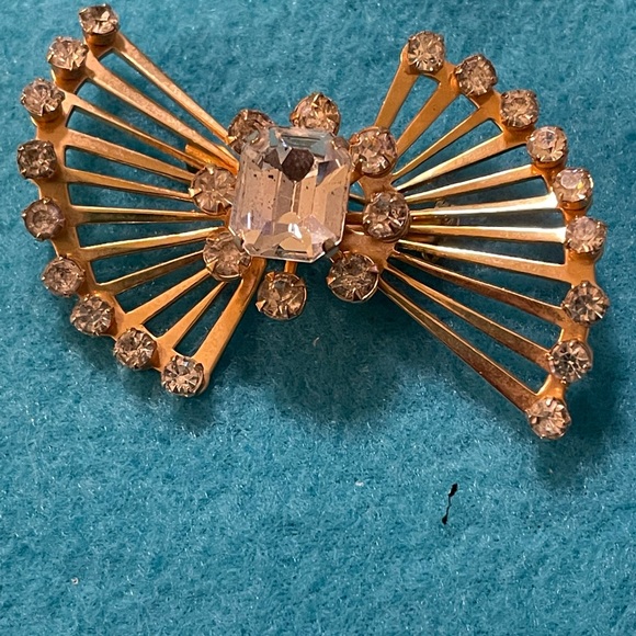 Coro | Jewelry | Vintage Coro Brooch | Poshmark